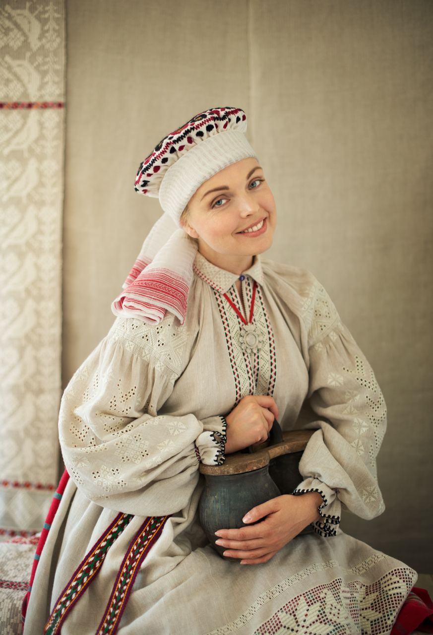 В Україні вийшла перша фотокнига традиційного вбрання — фото Ua News